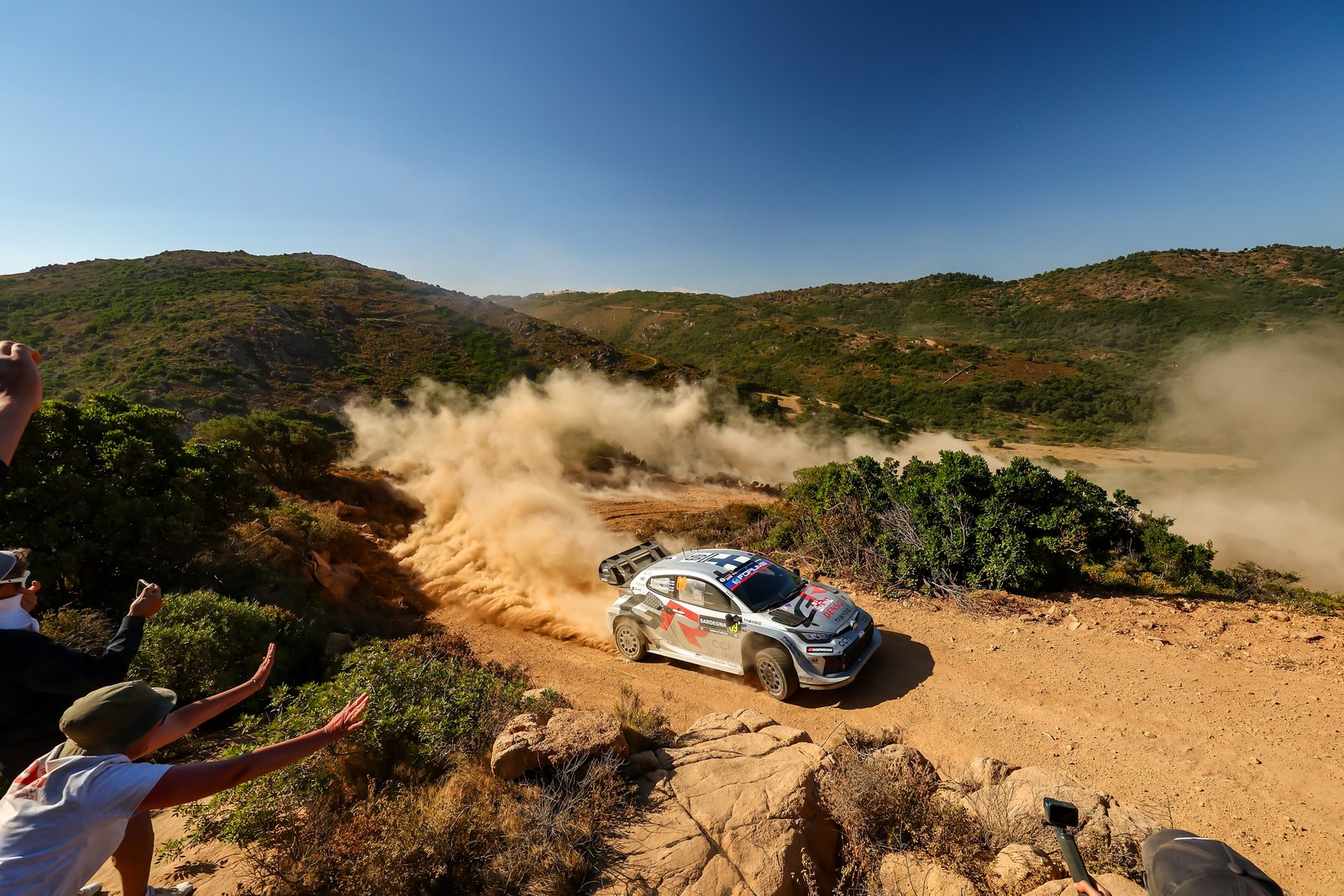 Ogier és a Toyota Gazoo Racing fontos győzelmet arattak Szardínián ...